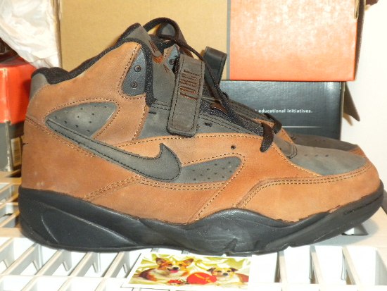 Reebok Pump Omni Zone 2, Ventilator, Nike Air Force 1 Linen, Chamber Of ...
