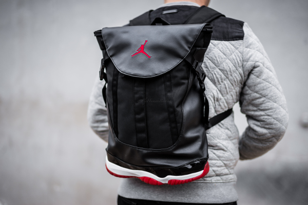 Un sac à dos Air Jordan 11 Bred