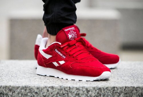 Gros plan sur la Reebok Classic Leather IS Red (Rouge)
