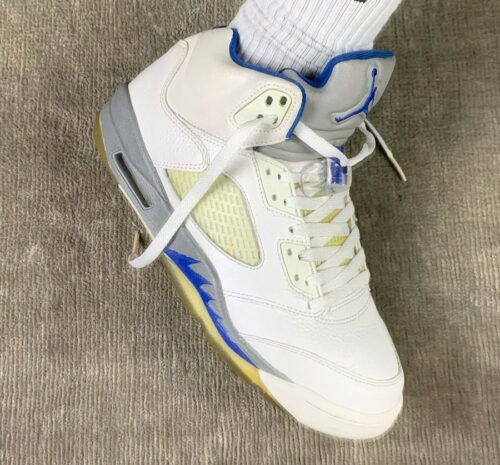 Que vaut la AJ5 Retro Stealth 2.0 2021 White Hyper Royal DD0587-140