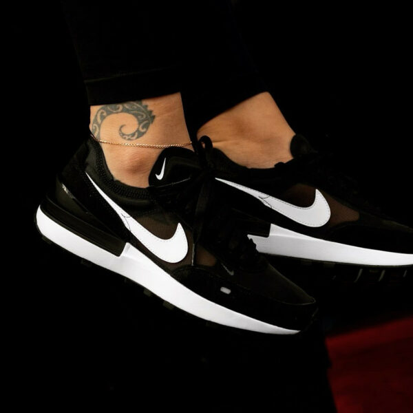 Que vaut la Nike Sacai LD Waffle One Trainer Black White DA7995-001