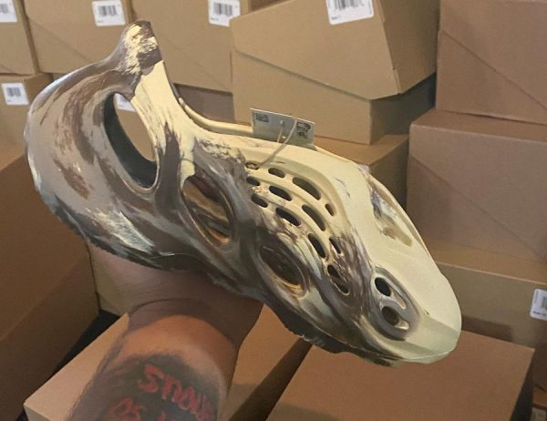 Que vaut les crocs Adidas Yeezy YZY Foam Runner MX Cream Clay GX8774