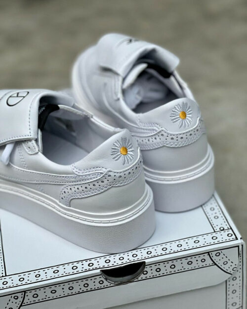 Que vaut la PMO® x Nike Kwondo1 Kiiiondo GD Triple White DH2482