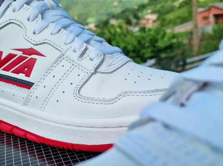 Avia 830 White Red Retro 2022