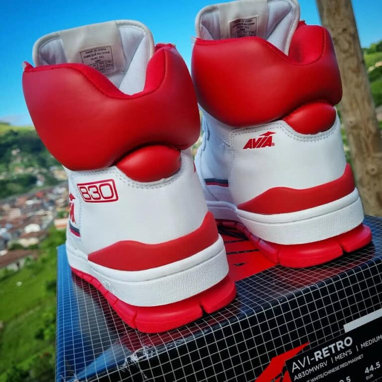 Avia 830 White Red Retro 2022