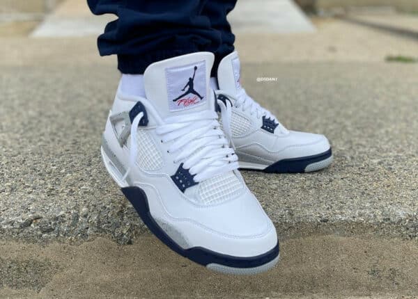 Jordan 4 Bleu Fonc