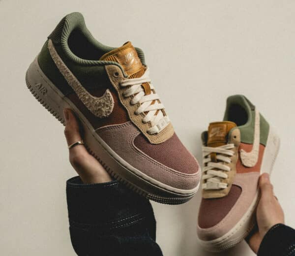 La Oil Green : une Nike AF1 Low texturée aux couleurs douces