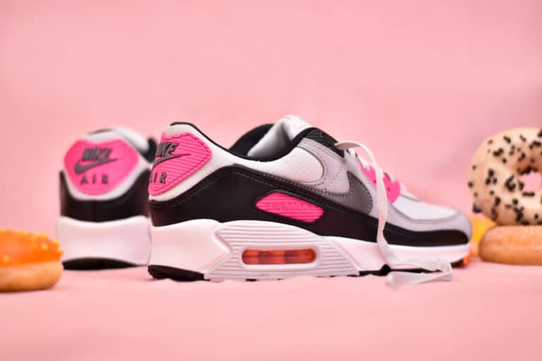 Que vaut Nike AM90 Dunkin Donuts Pink Orange FN6958-003