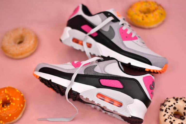 Que vaut Nike AM90 Dunkin Donuts Pink Orange FN6958-003