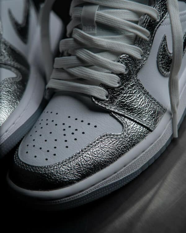 Que vaut la AJ1 Mid SE Froissé Crinkled Chrome Silver foil
