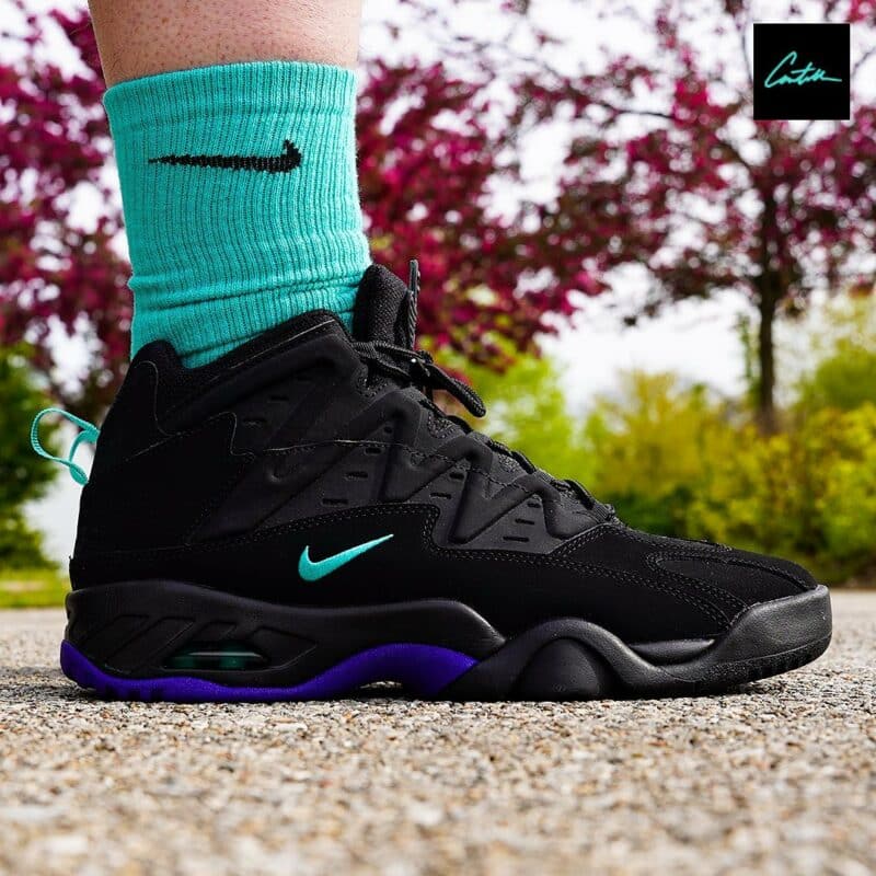 Travis Scott a-t-il inventé le logo Nike inversé Backwards Swoosh